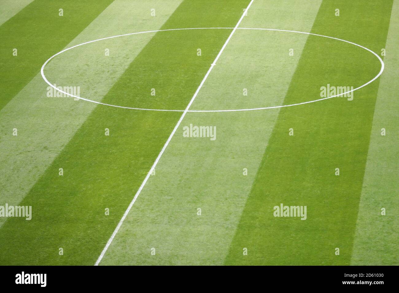 Soccer pitch circle hi-res stock photography and images - Alamy
