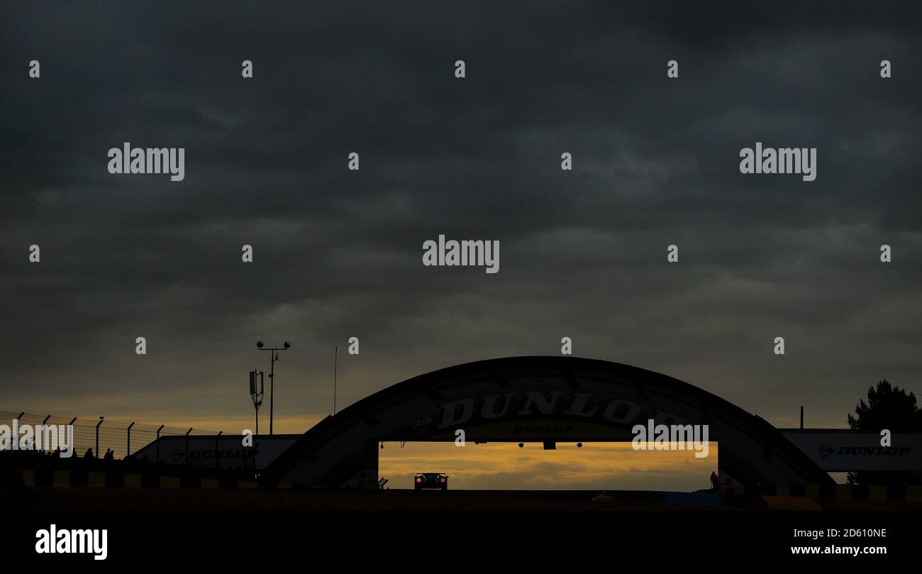 Dawn breaks over the Dunlop Bridge at Le Mans Stock Photo - Alamy