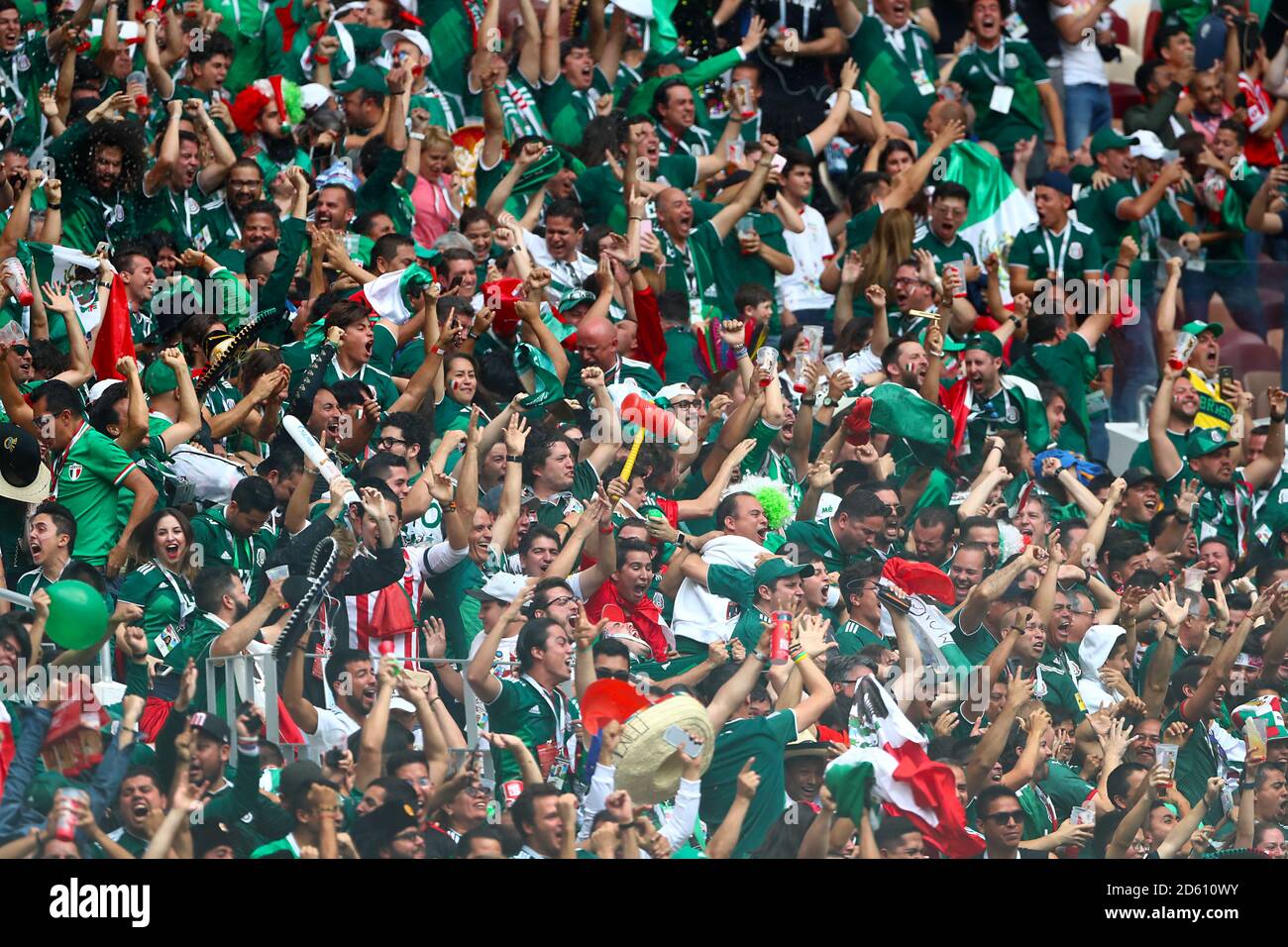 Fans celebrate mexico hi-res stock photography and images - Alamy