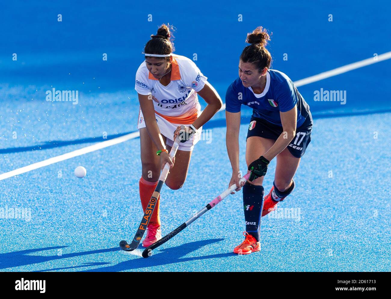 Italy's Chiara Tiddi and India's Navneet Kaur in action Stock Photo - Alamy