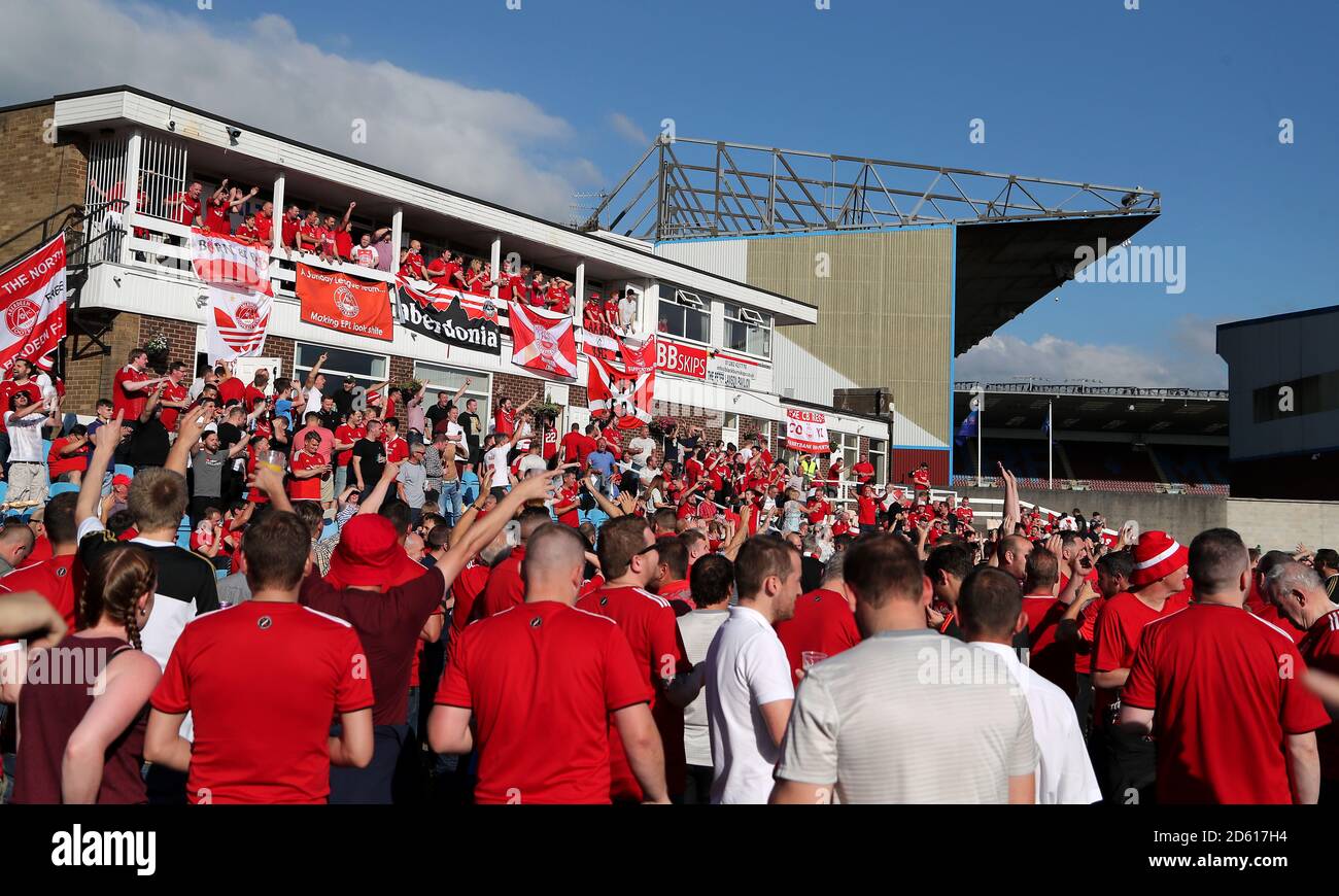 Aberdeen football club fans hi-res stock photography and images - Alamy