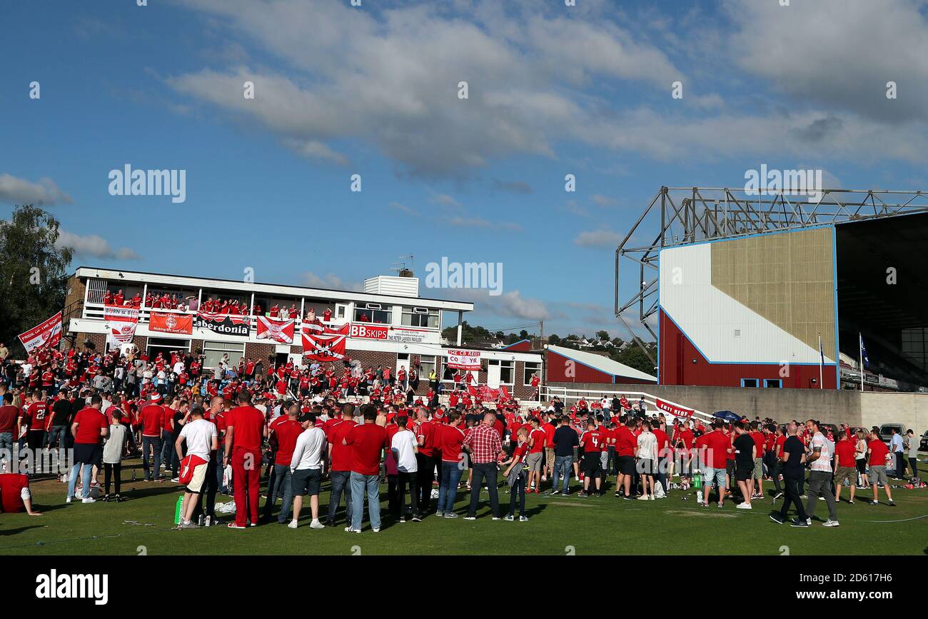 Aberdeen football fans hi-res stock photography and images - Alamy