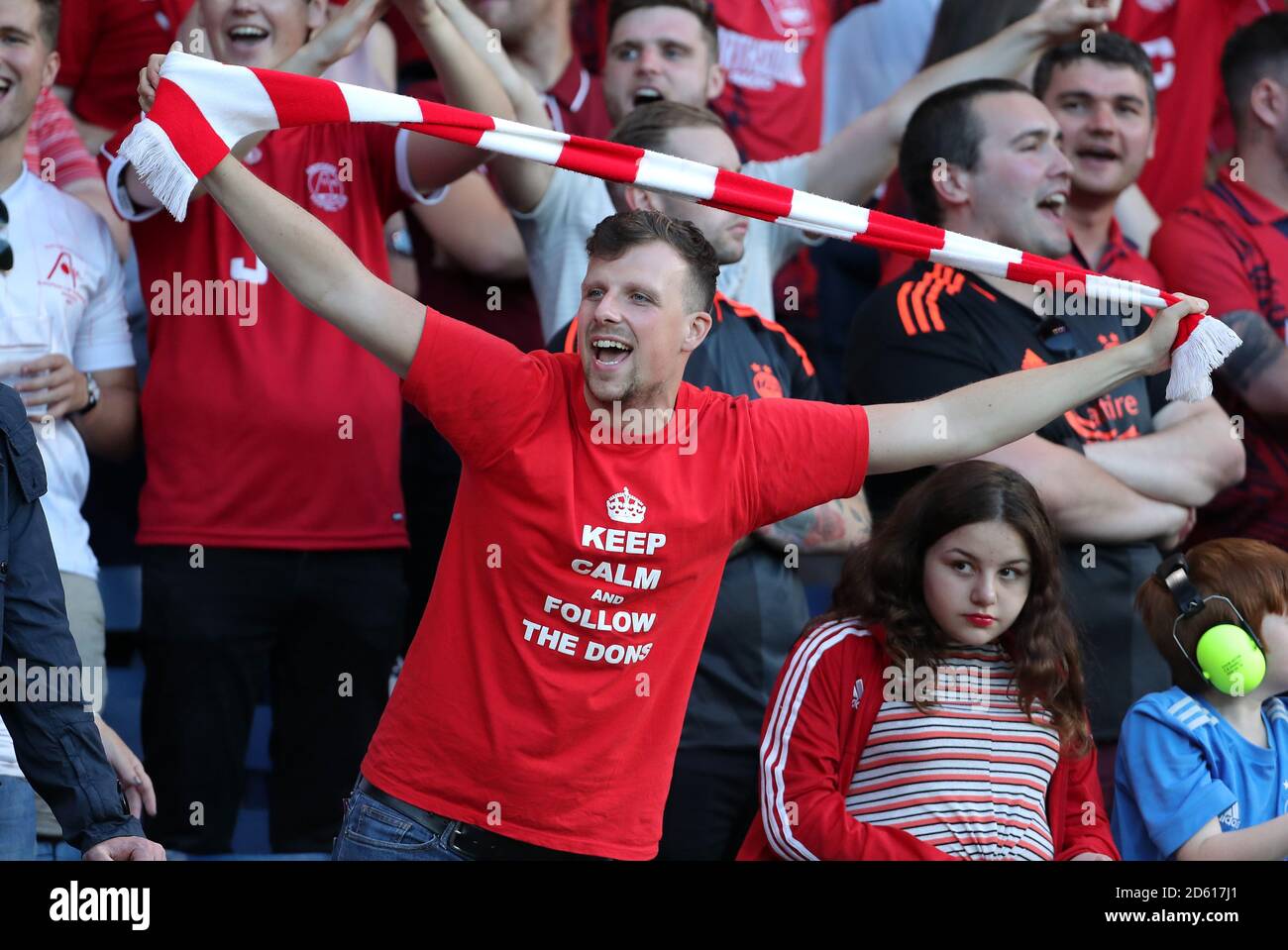 Aberdeen fans cheering on their team during the game Stock Photo - Alamy