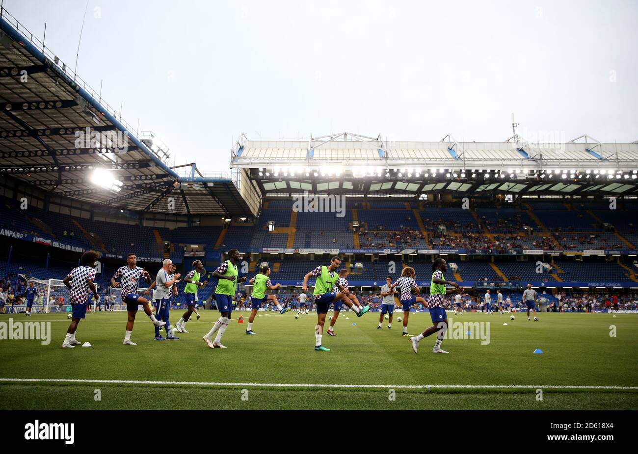 Chelsea players warming up hi-res stock photography and images - Alamy