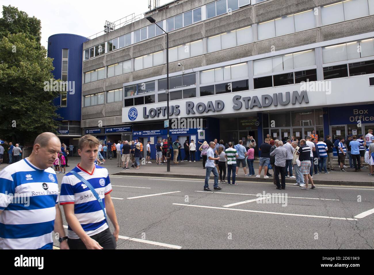 Qpr fans loftus road hi-res stock photography and images - Alamy