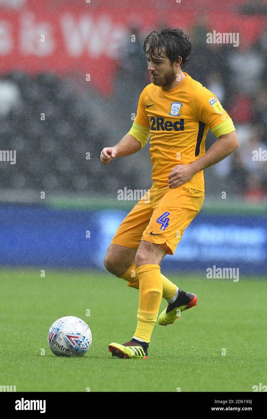 Preston North End's Ben Pearson Stock Photo - Alamy