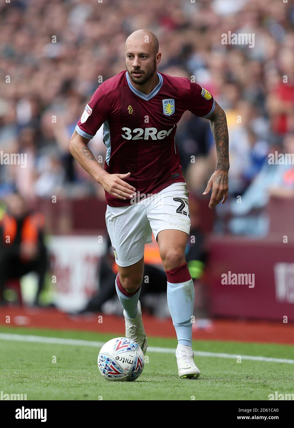 Aston Villa's Alan Hutton Stock Photo - Alamy