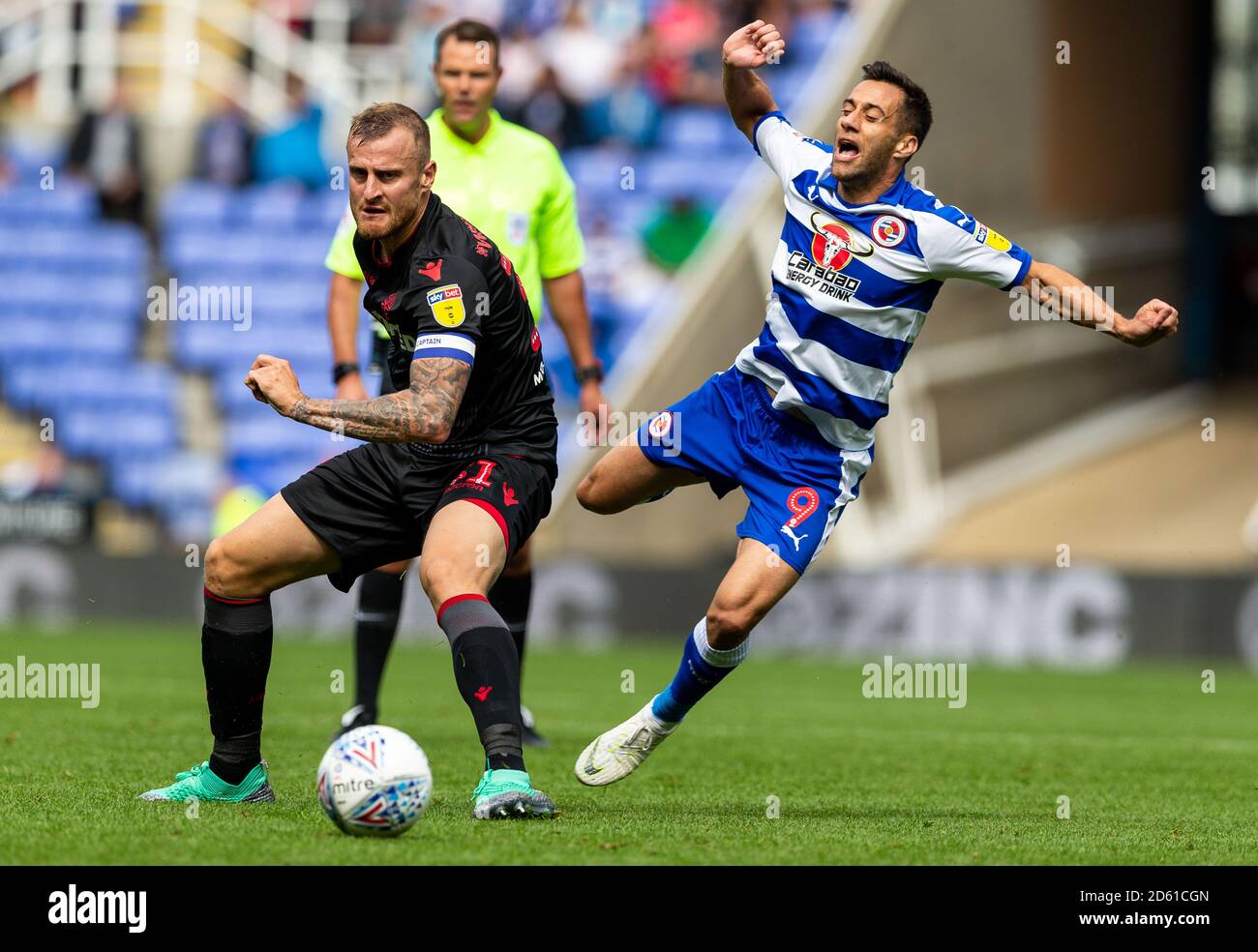 Bolton Wanderers' David Wheater and Reading's Sean Baldock Stock Photo ...