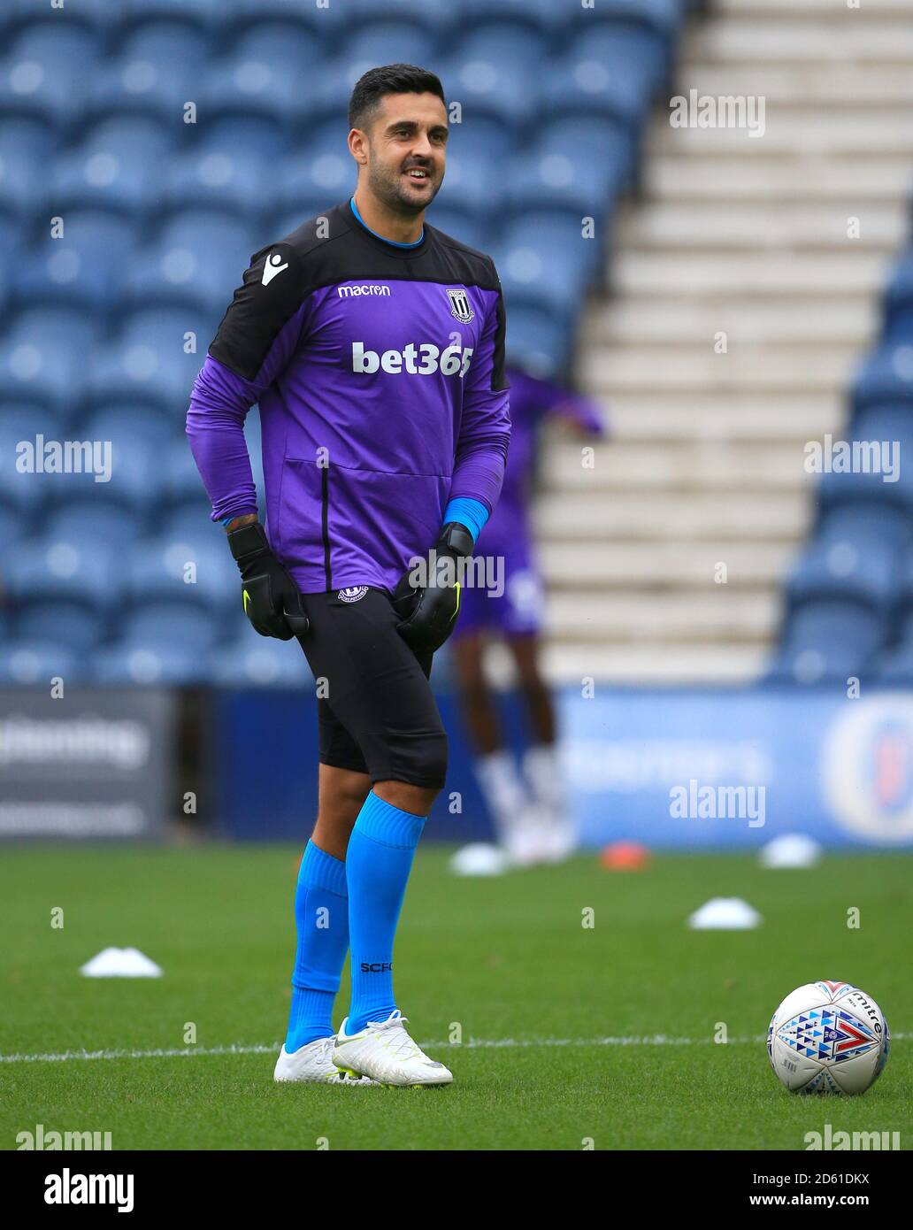 Stoke City goalkeeper Adam Federici warms up ahead of the match Stock ...