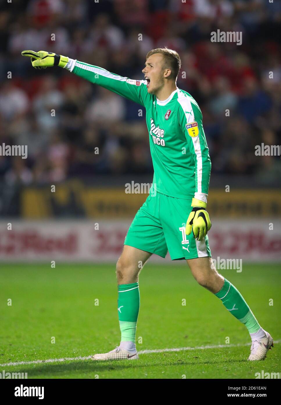Rotherham united goalkeeper hi-res stock photography and images - Alamy