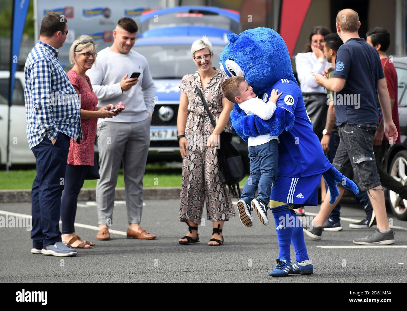 Cardiff city mascot bartley blue hi-res stock photography and images ...