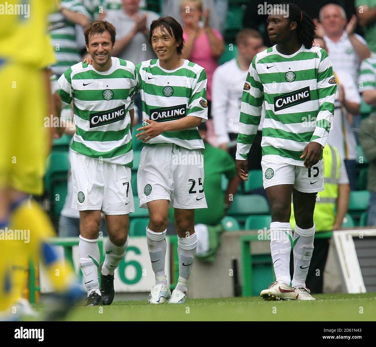 Maciej Zurawski celebrates his goal with Shunsuke Nakamura, Celtic ...