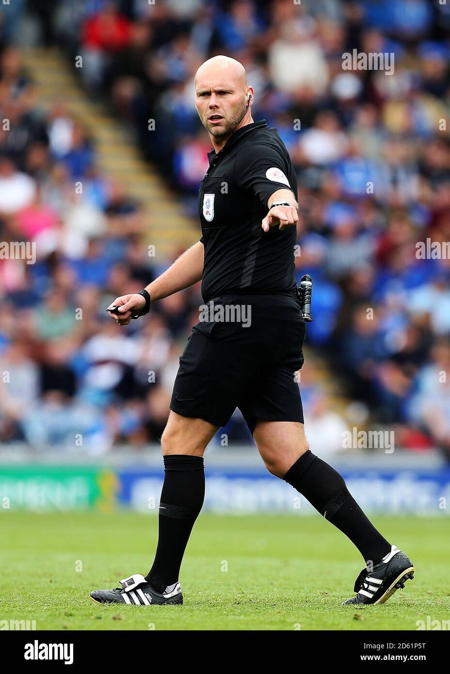 Referee Charles Breakspear awards Portsmouth a goal kick Stock Photo ...