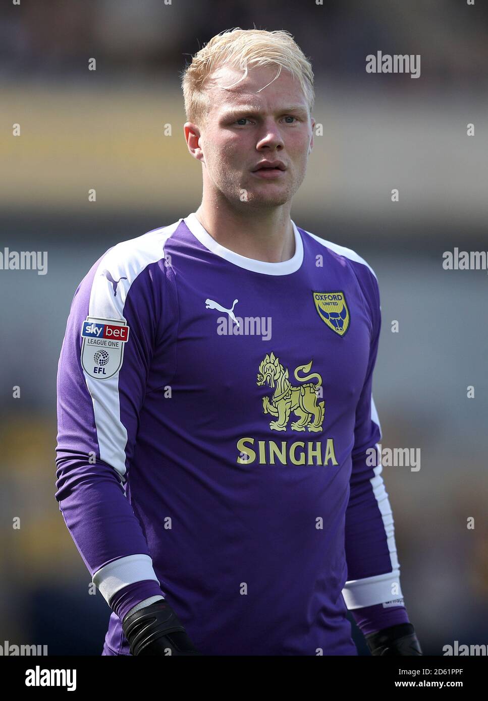 Oxford United goalkeeper Jonathan Mitchell Stock Photo - Alamy