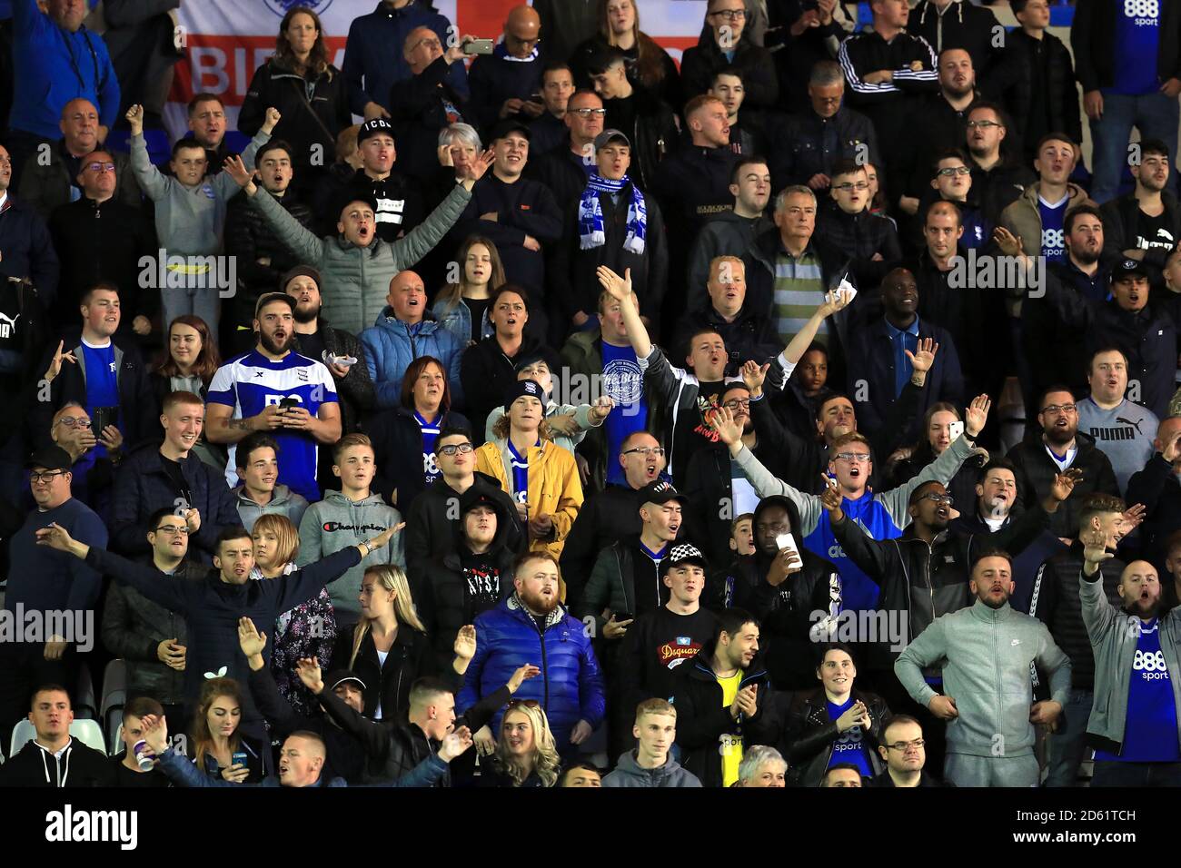 Singing soccer fans hi-res stock photography and images - Alamy