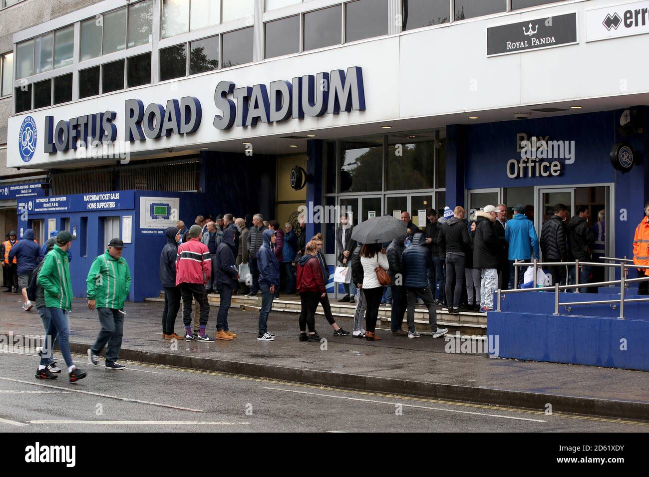 Fans make way to loftus road hi-res stock photography and images - Alamy