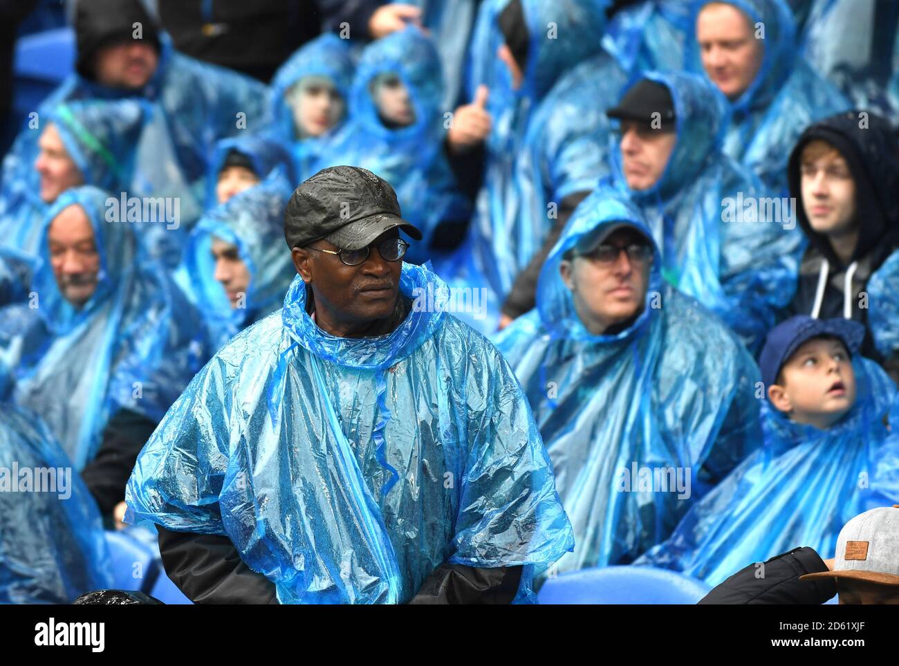 Cardiff fans hi-res stock photography and images - Alamy