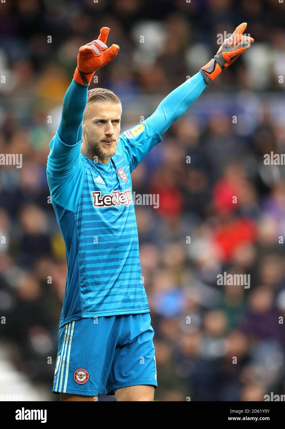 Brentford goalkeeper Daniel Bentley Stock Photo - Alamy