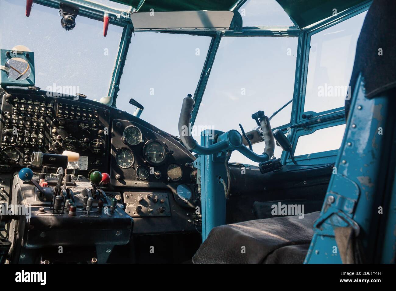 Cockpit of retro plane Stock Photo - Alamy