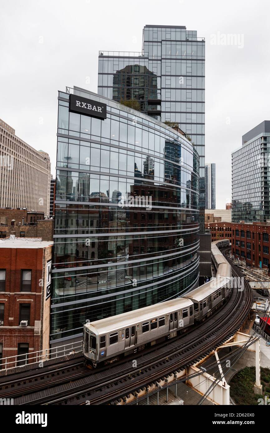 A CTA train above ground near Merchandise Mart, Chicago Stock Photo - Alamy