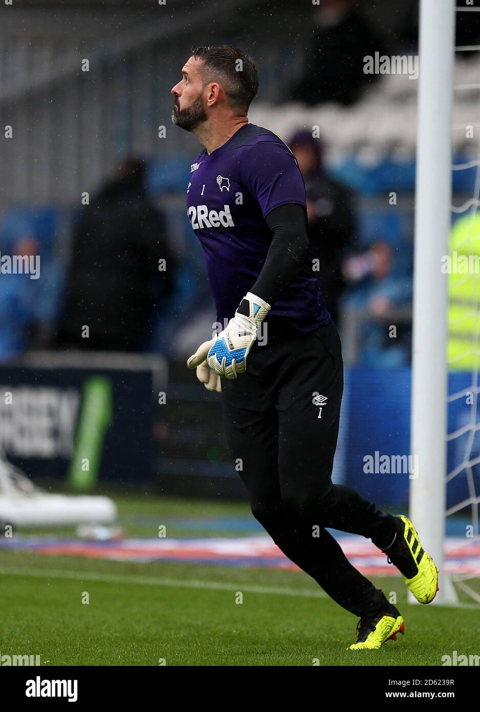 Derby county goalkeeper scott carson before the game hi-res stock ...