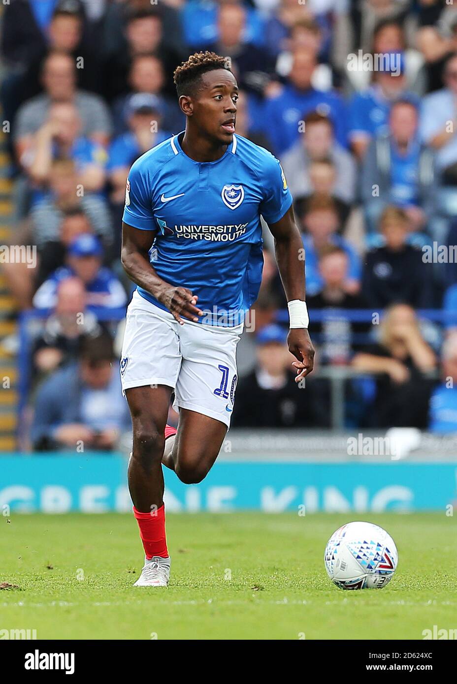 Portsmouth's Jamal Lowe Stock Photo - Alamy