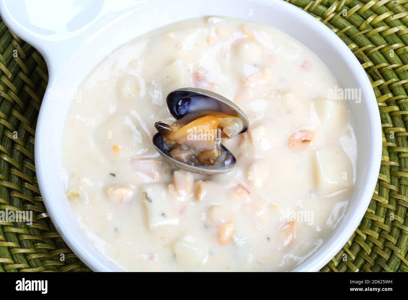 Seafood chowder hi-res stock photography and images - Alamy