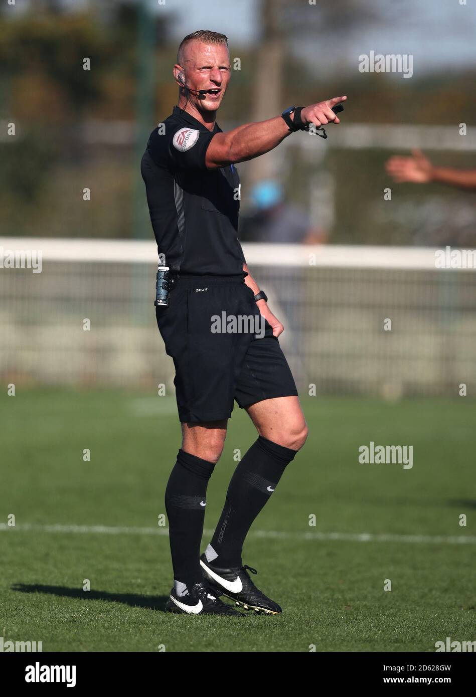 Referee daniel middleton hi-res stock photography and images - Alamy