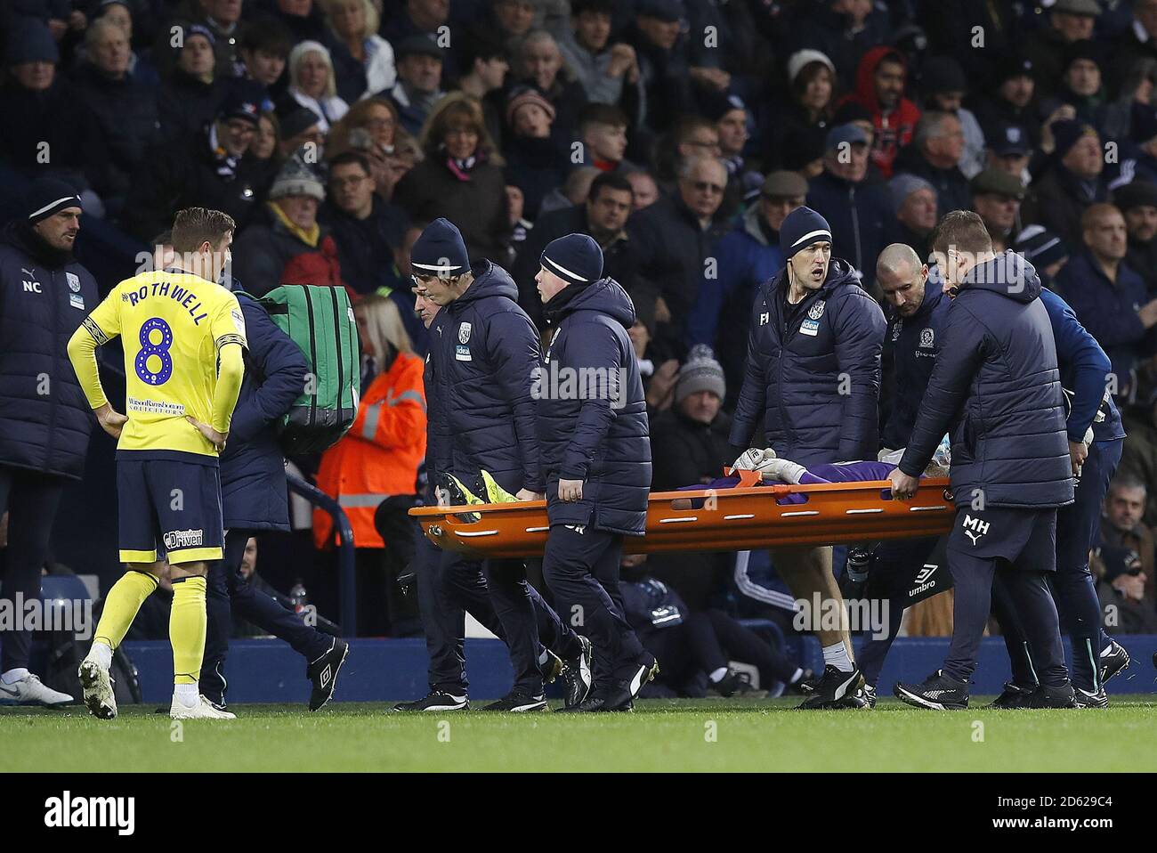 English league soccer football stretcher hi-res stock photography and ...