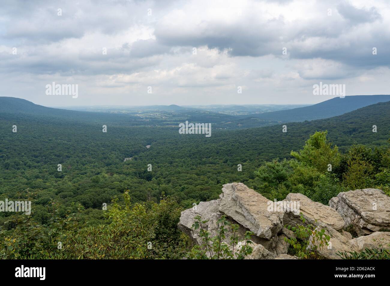 Hawk mountain sanctuary, pennsylvania hi-res stock photography and ...