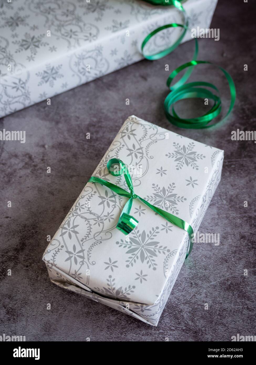 Wrapped christmas packages hi-res stock photography and images - Alamy