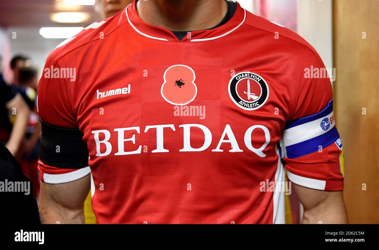 Charlton Athletic's Jason Pearce with a poppy on his shirt Stock Photo ...