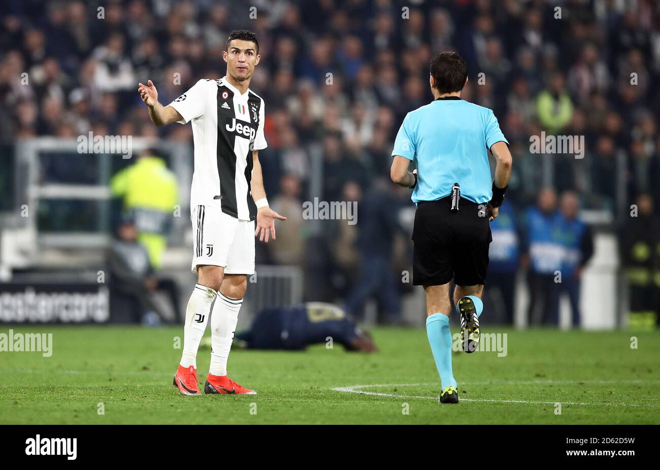 Juventus' Cristiano Ronaldo (left) looks at referee Ovidiu Alin Hategan ...