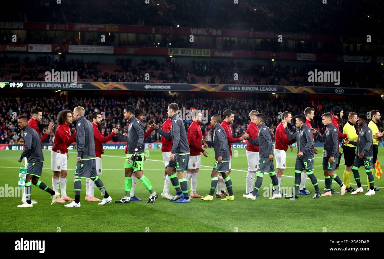 Players shake hands before game hi-res stock photography and images - Alamy