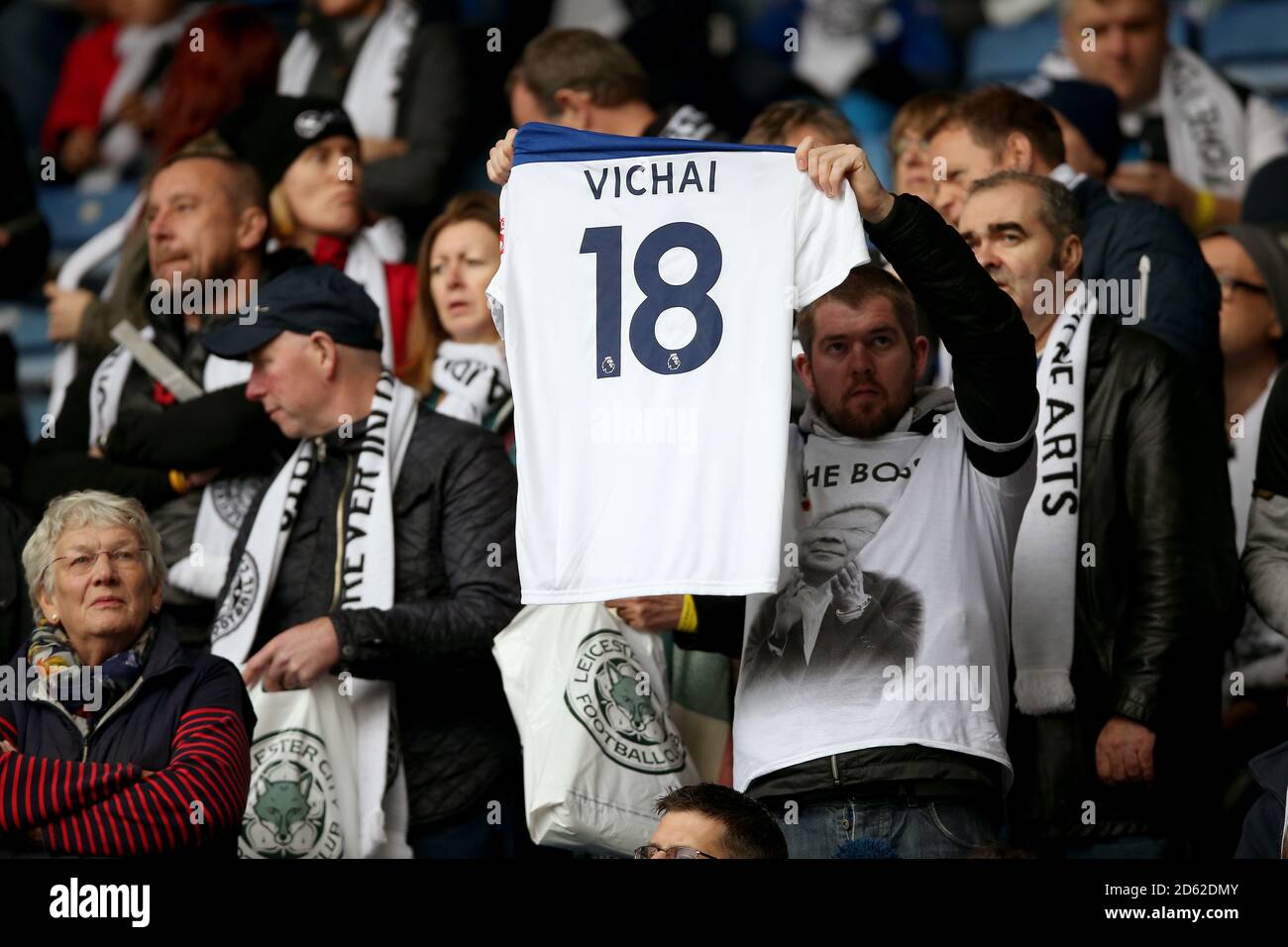A fan shows their support from the stands with a Vichai tshirt Stock ...