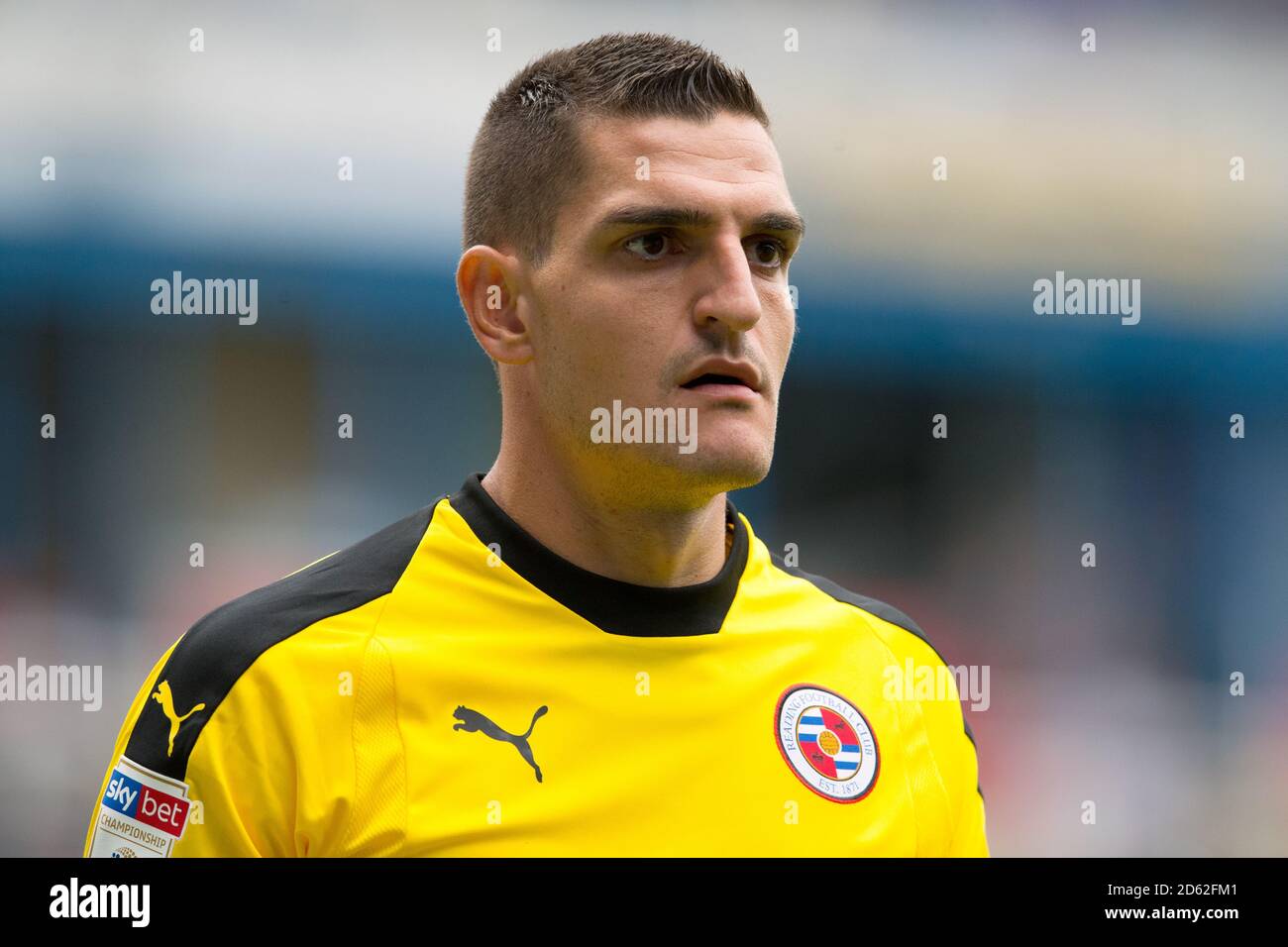 Reading goalkeeper Vito Mannone Stock Photo - Alamy