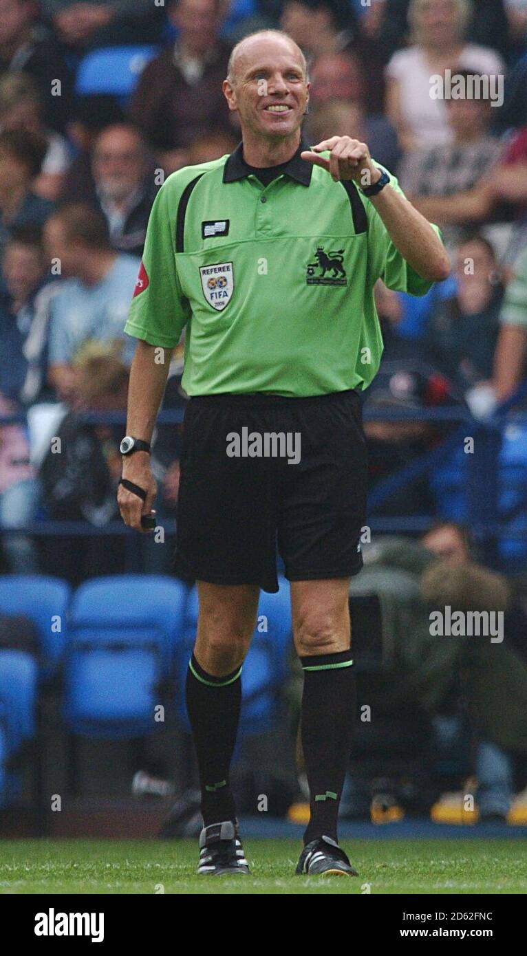 Steve Bennett, Referee Stock Photo - Alamy