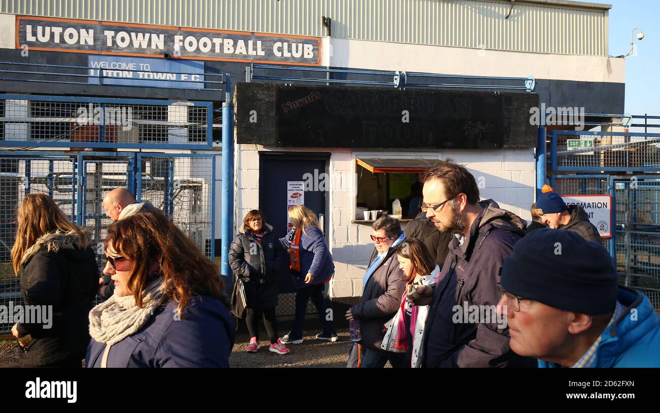 Luton supporters hi-res stock photography and images - Alamy