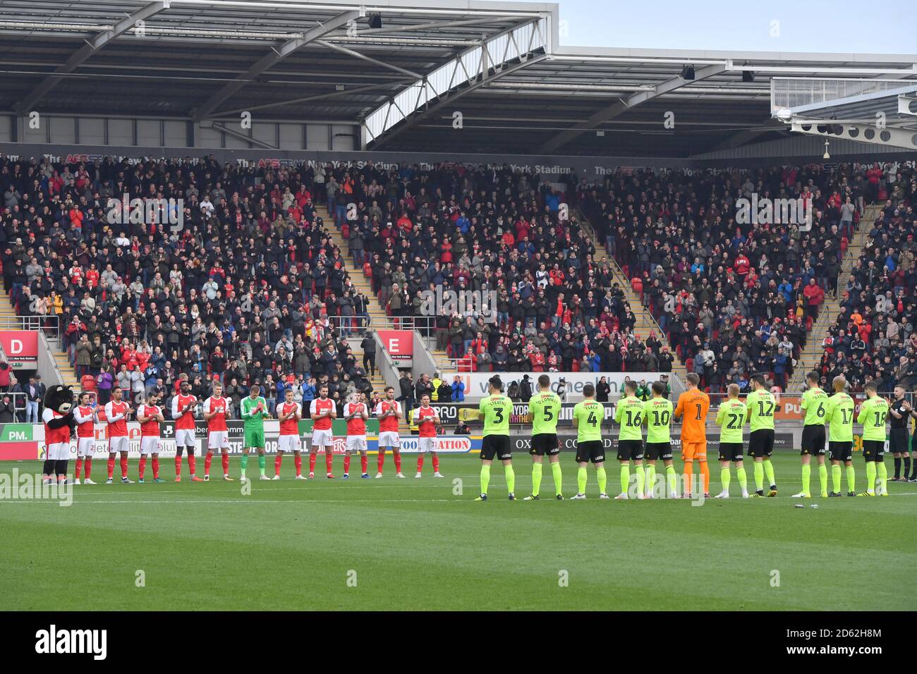 Soccer football full length applause hi-res stock photography and ...