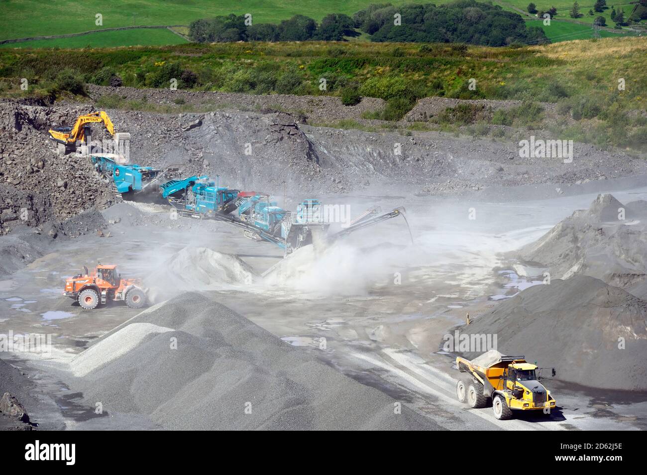 Heavy construction plant hi-res stock photography and images - Alamy