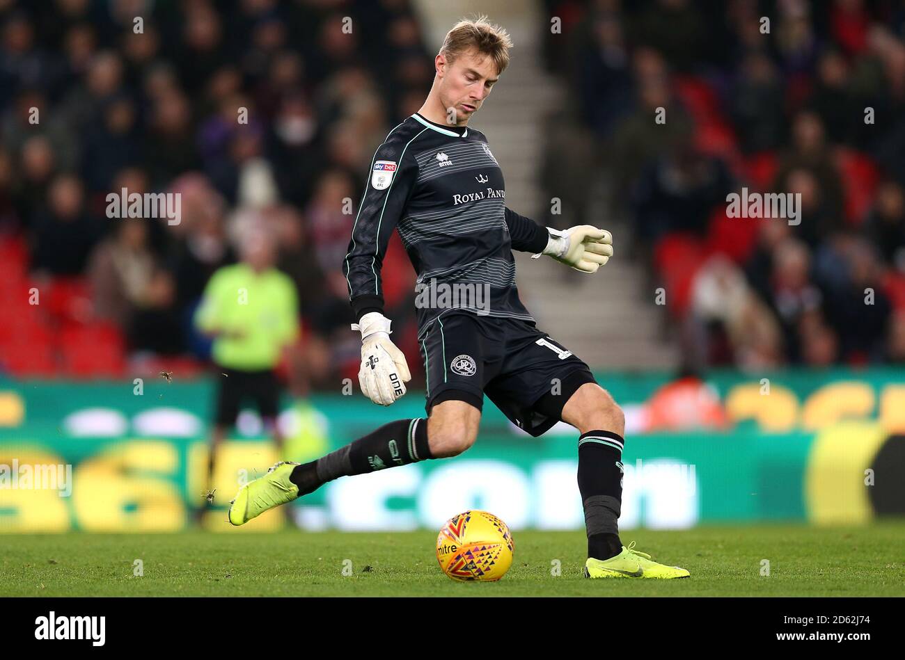 Queens Park Rangers goalkeeper Joe Lumley Stock Photo - Alamy