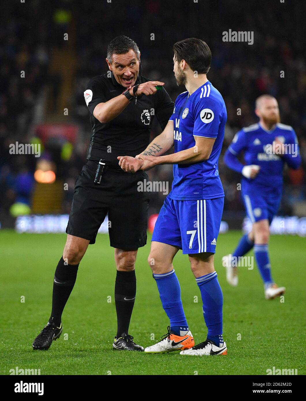 Referee andre marriner speaks hi-res stock photography and images - Alamy