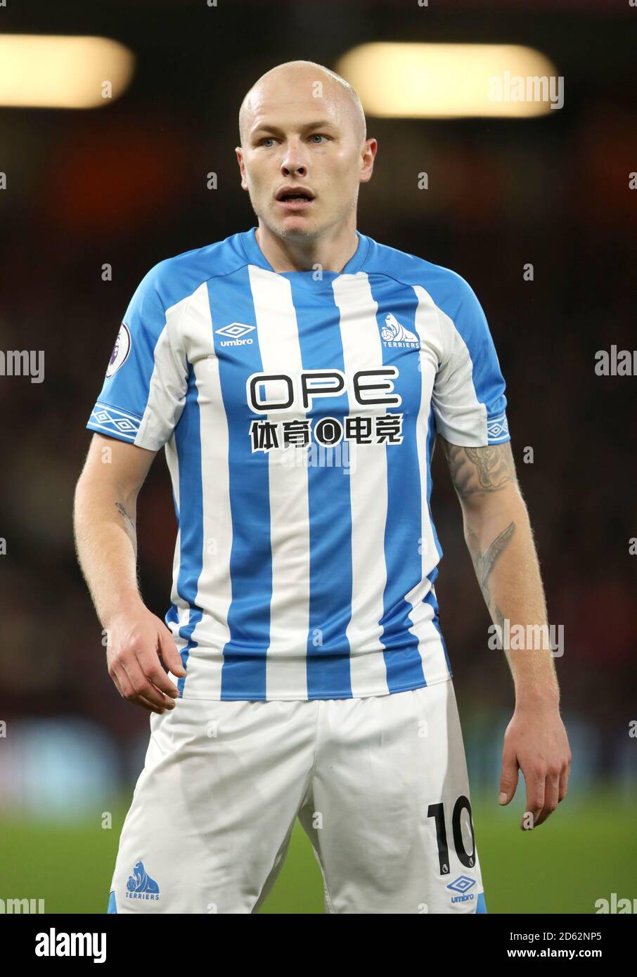 Huddersfield towns aaron mooy hi-res stock photography and images - Alamy