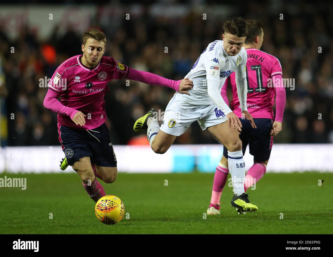 Leeds United's Jamie Shackleton (right) and Queens Park Rangers Luke ...