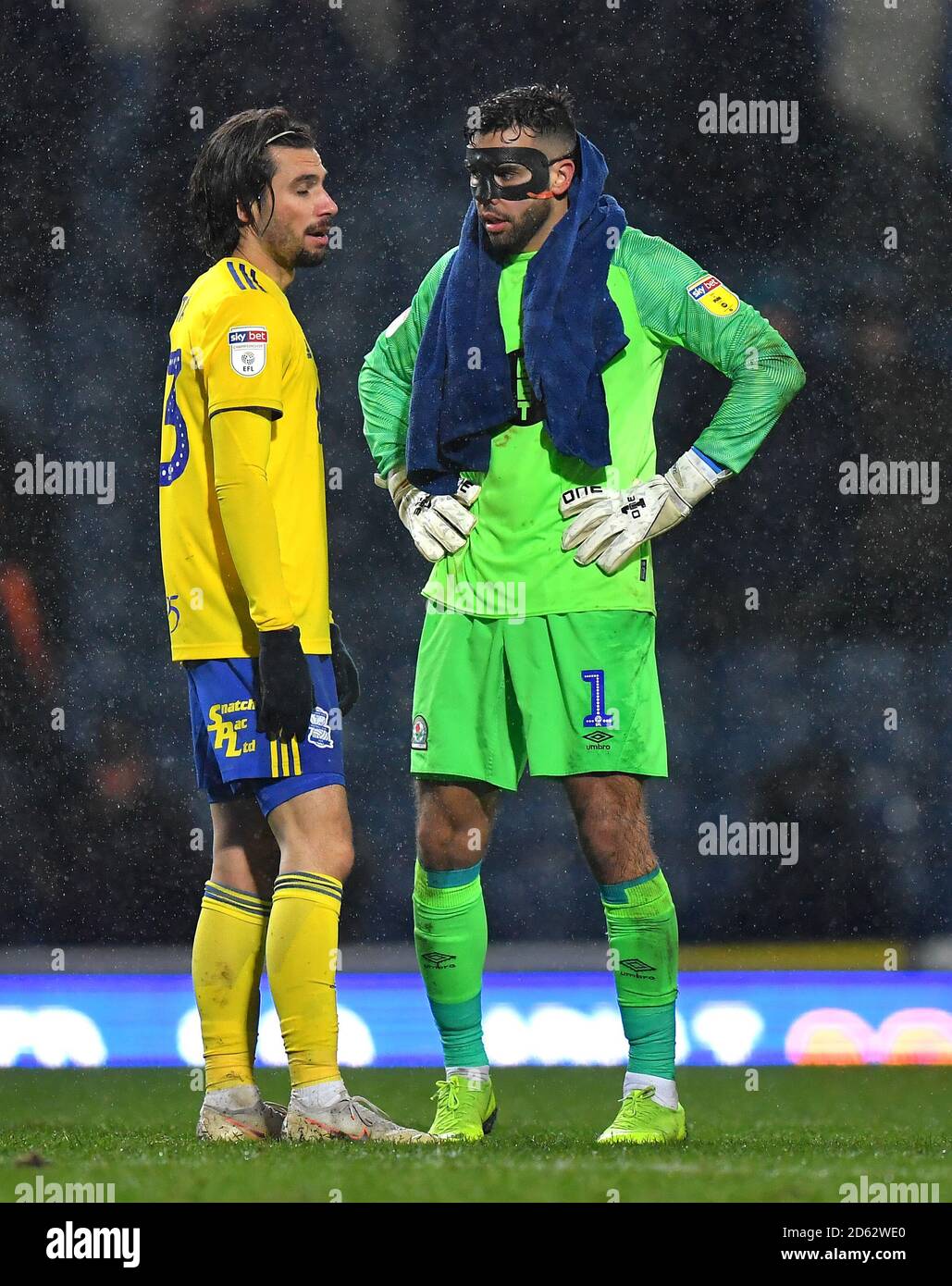 Blackburn Rovers goalkeeper David Raya (right) and Birmingham City's ...