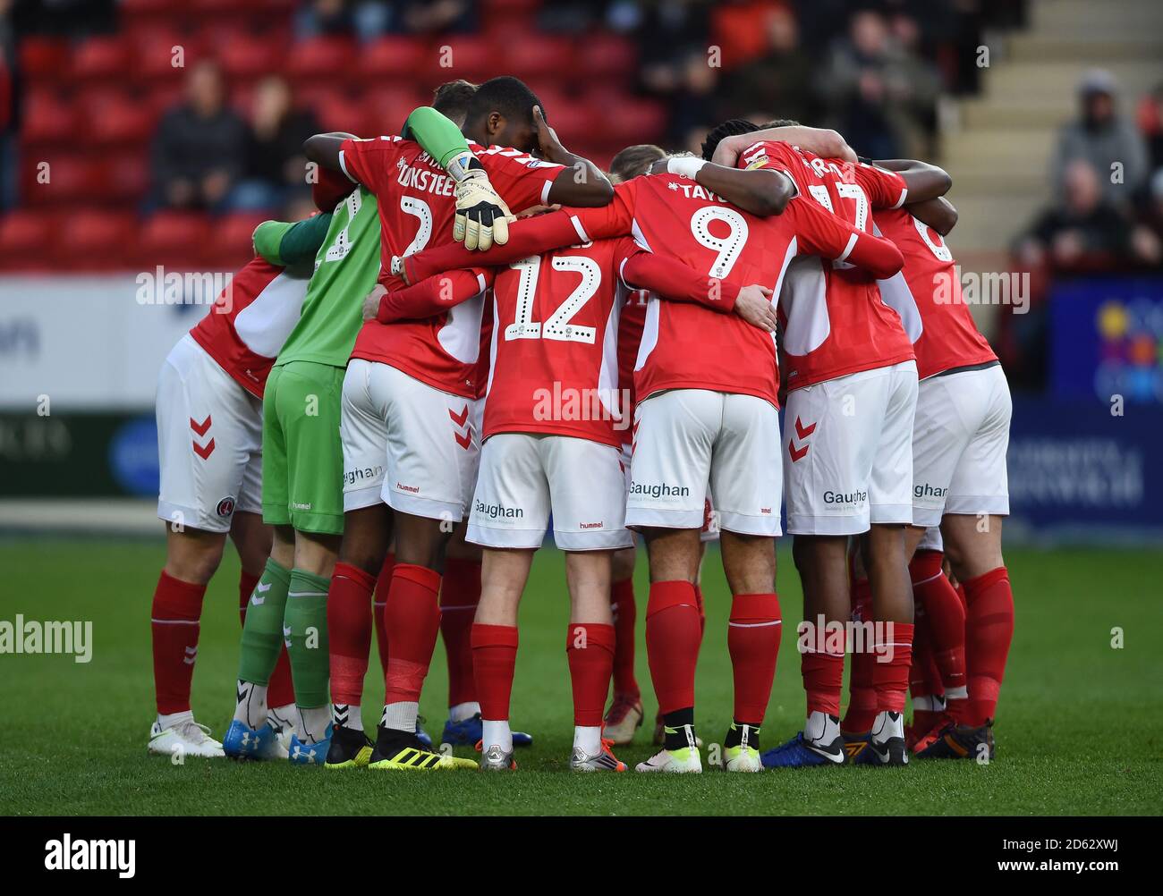 Charlton Athletic pre match huddle Stock Photo - Alamy