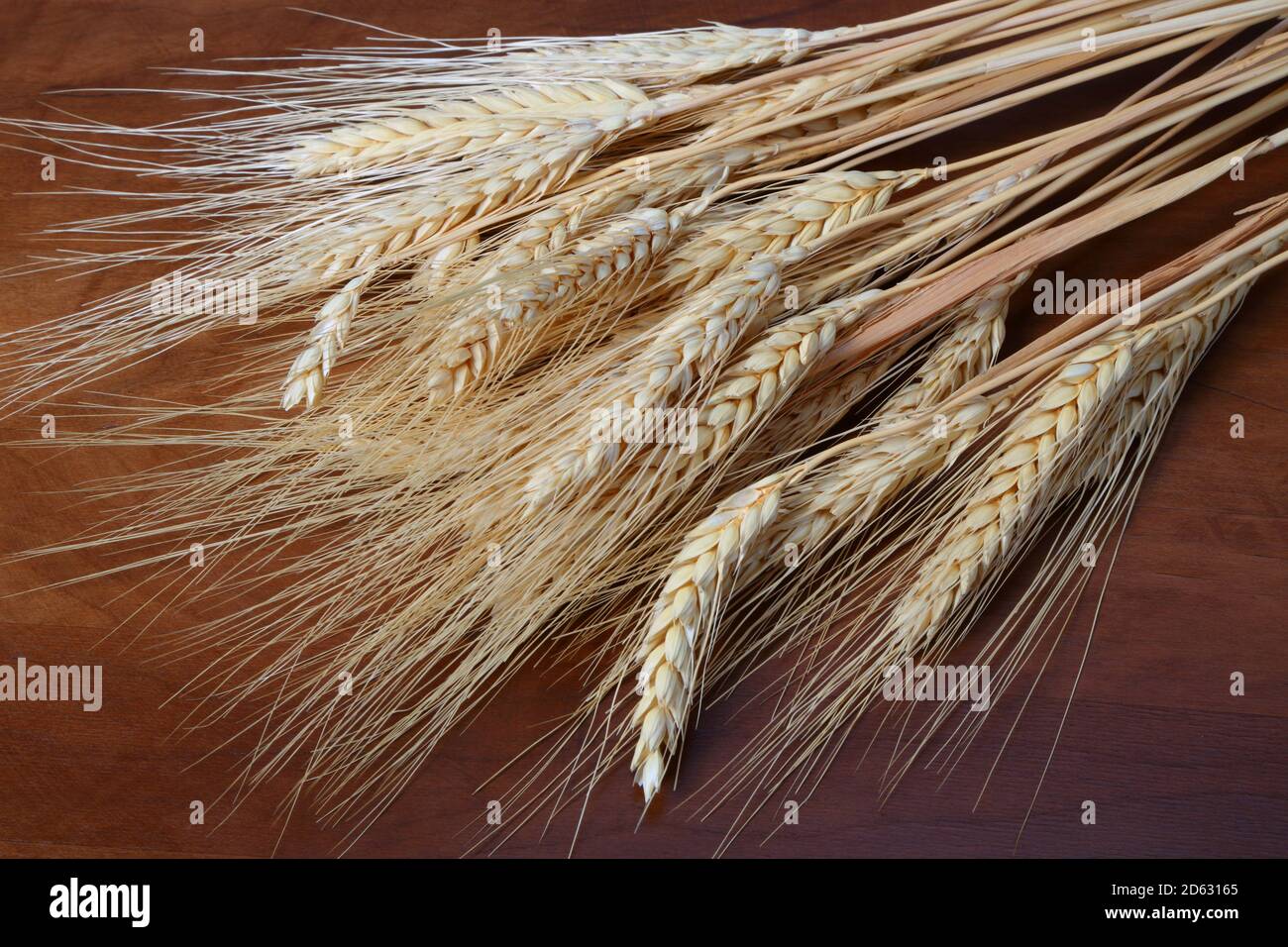Bunch wheat hi-res stock photography and images - Alamy