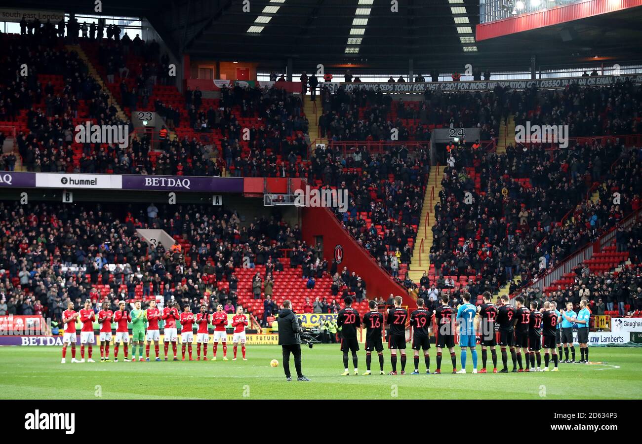 Football centre circle hi-res stock photography and images - Alamy