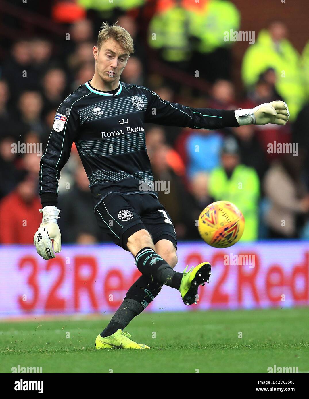 Queens Park Rangers goalkeeper Joe Lumley Stock Photo - Alamy