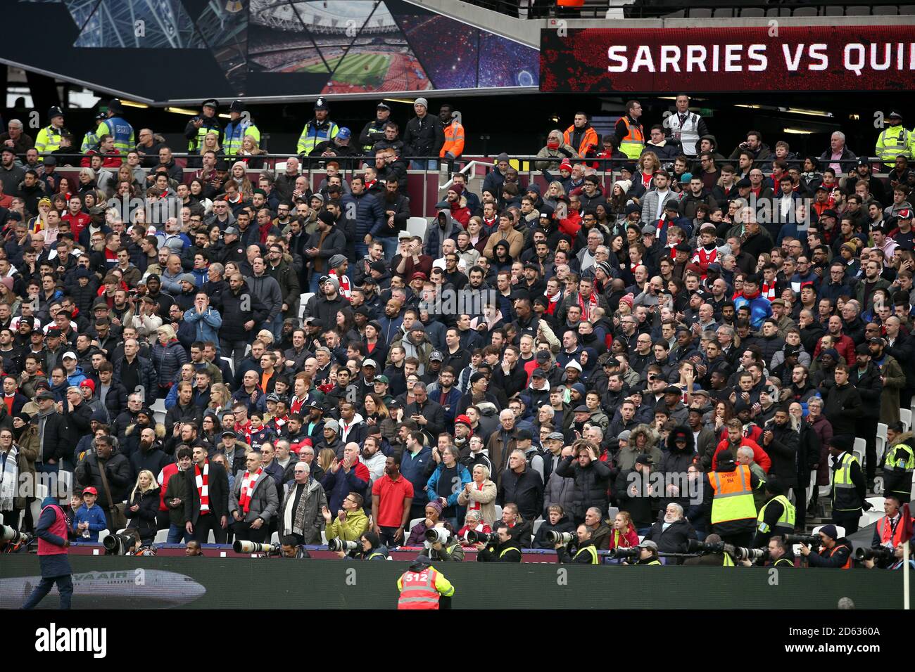 Arsenal fans show their support hi-res stock photography and images - Alamy